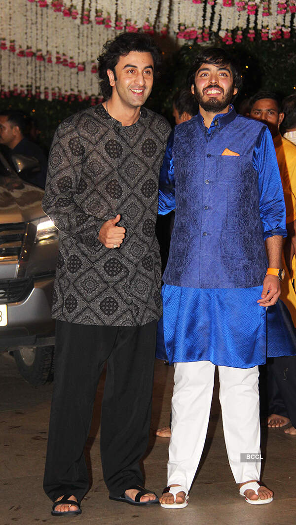 Asha Bhosle: Want my statue to be placed between Elvis Presley and ...