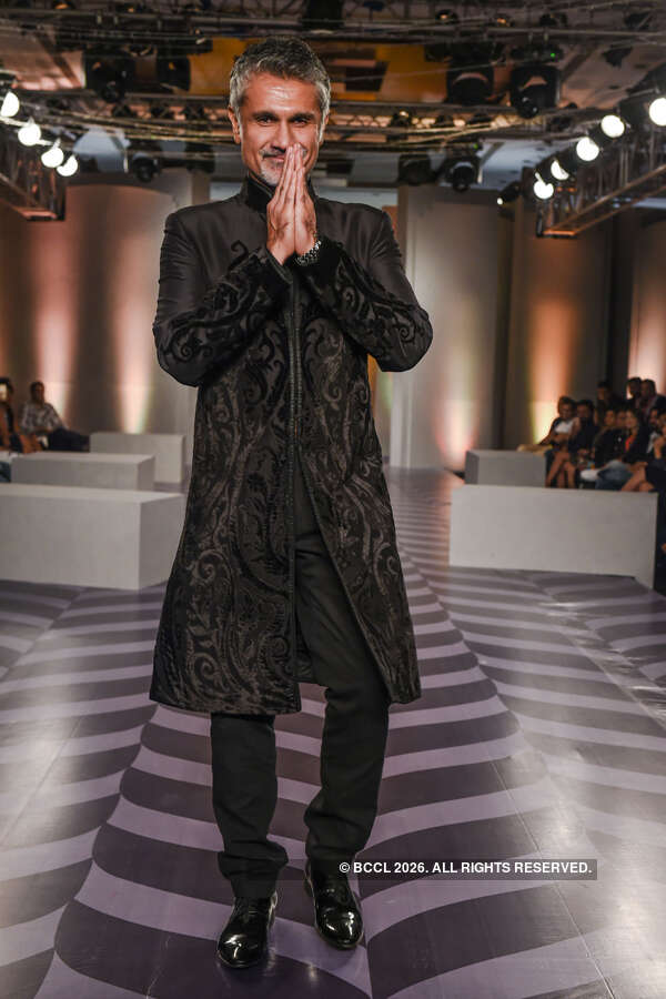 BT Fashion Week: JJ Valaya- The Etimes Photogallery Page 4
