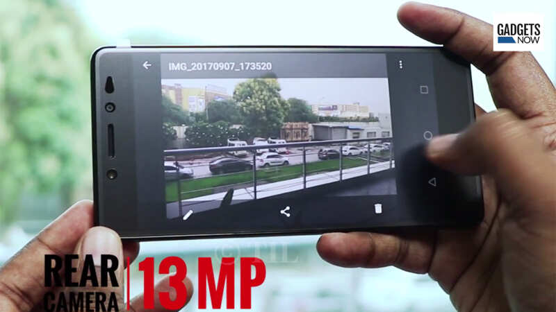 Unboxing: 10.or E smartphone