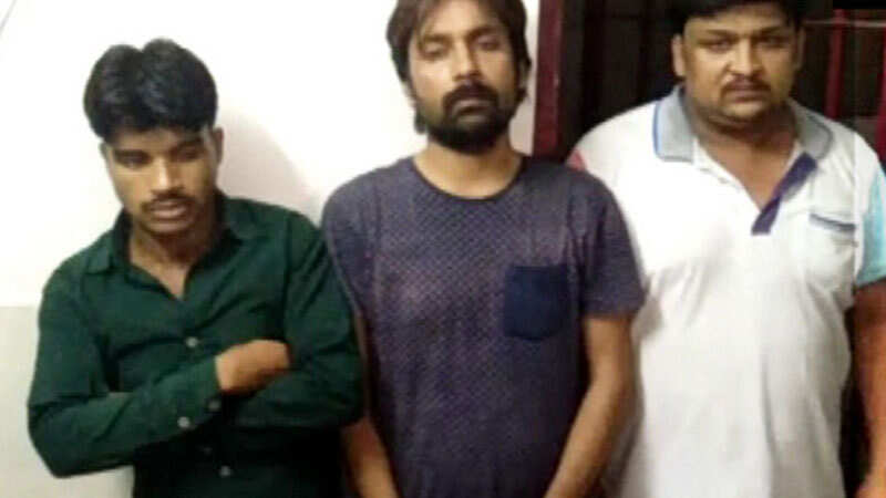 5 goons held while trying to loot businessman’s house