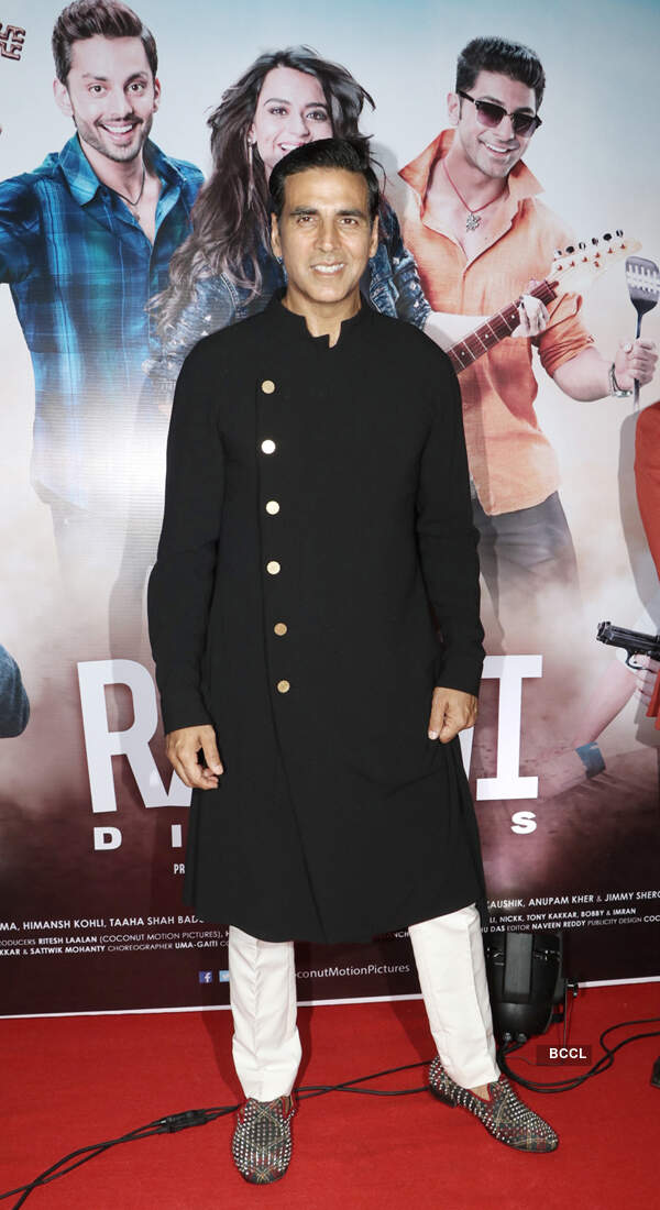 Akshay Kumar, IPS officer 'sweeten' Diwali of cops' families | Hindi ...