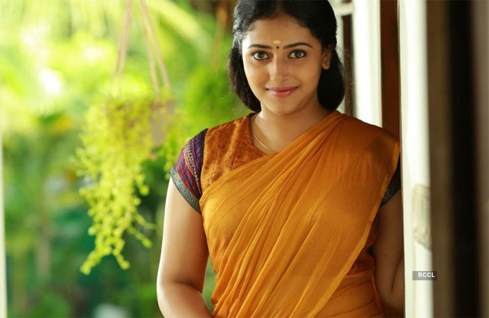 Fukri Movie User Reviews & Ratings | Fukri (2017) | Times Of India