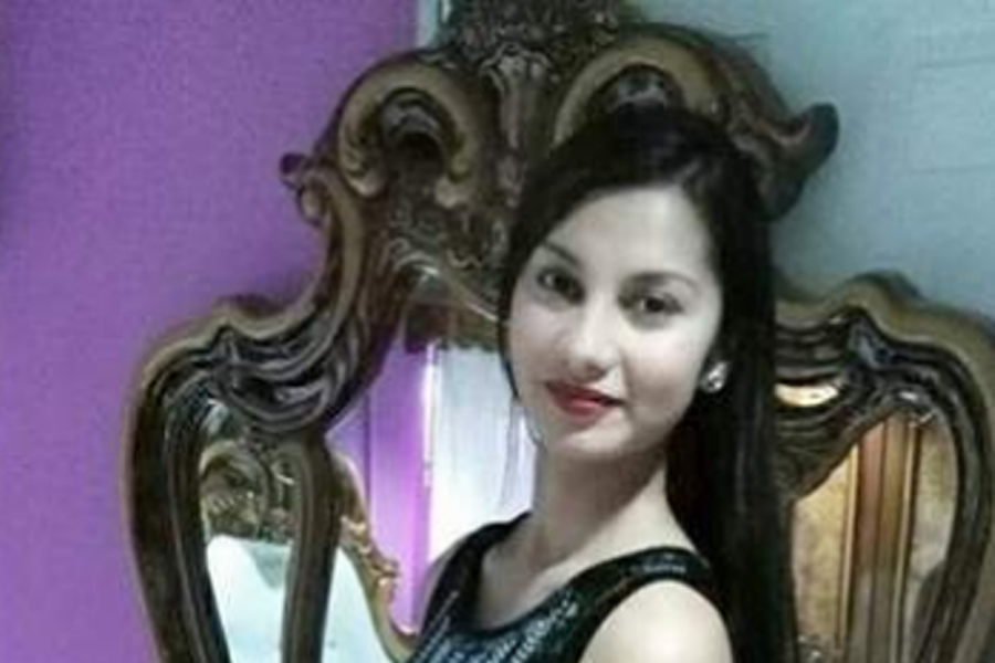 Beauty Queen Hangs Herself Before Graduation
