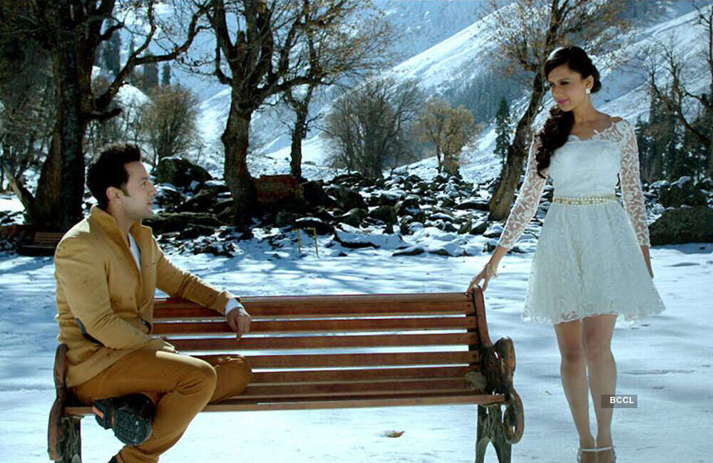 Hai Apna Dil Toh Awara Movie User Reviews & Ratings | Hai Apna Dil Toh ...