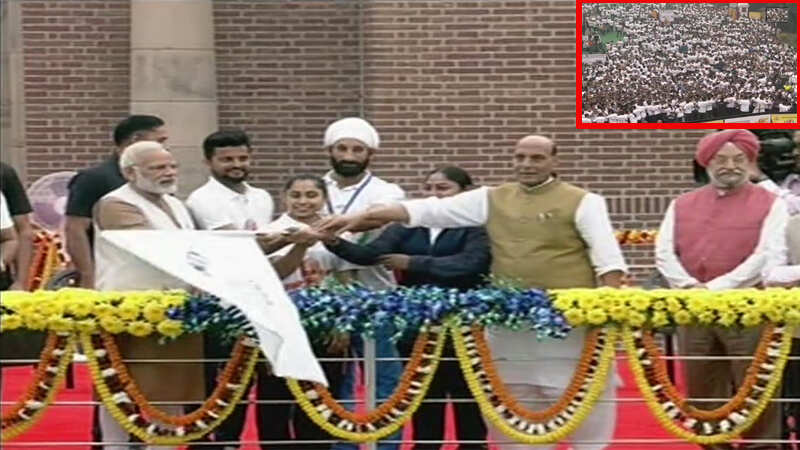 To celebrate Sardar Patel's birth anniversary, PM Modi flags off 'Run ...