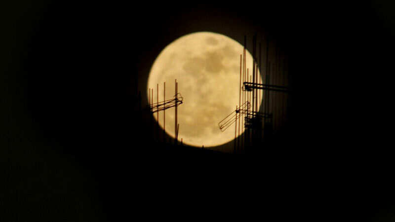 'Supermoon' brightens up Mumbai sky