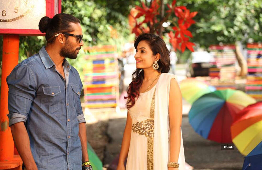 Girgitle Movie User Reviews & Ratings | Girgitle (2019) | Times Of India