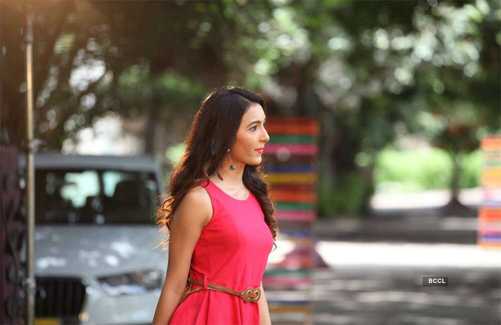 Girgitle Movie User Reviews & Ratings | Girgitle (2019) | Times Of India