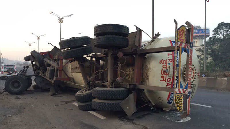 LPG tanker truck topples on Uran phata flyover on Sion-Panvel highway