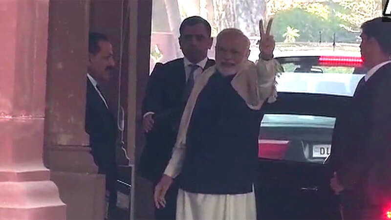 PM Narendra Modi reaches Parliament, shows victory sign