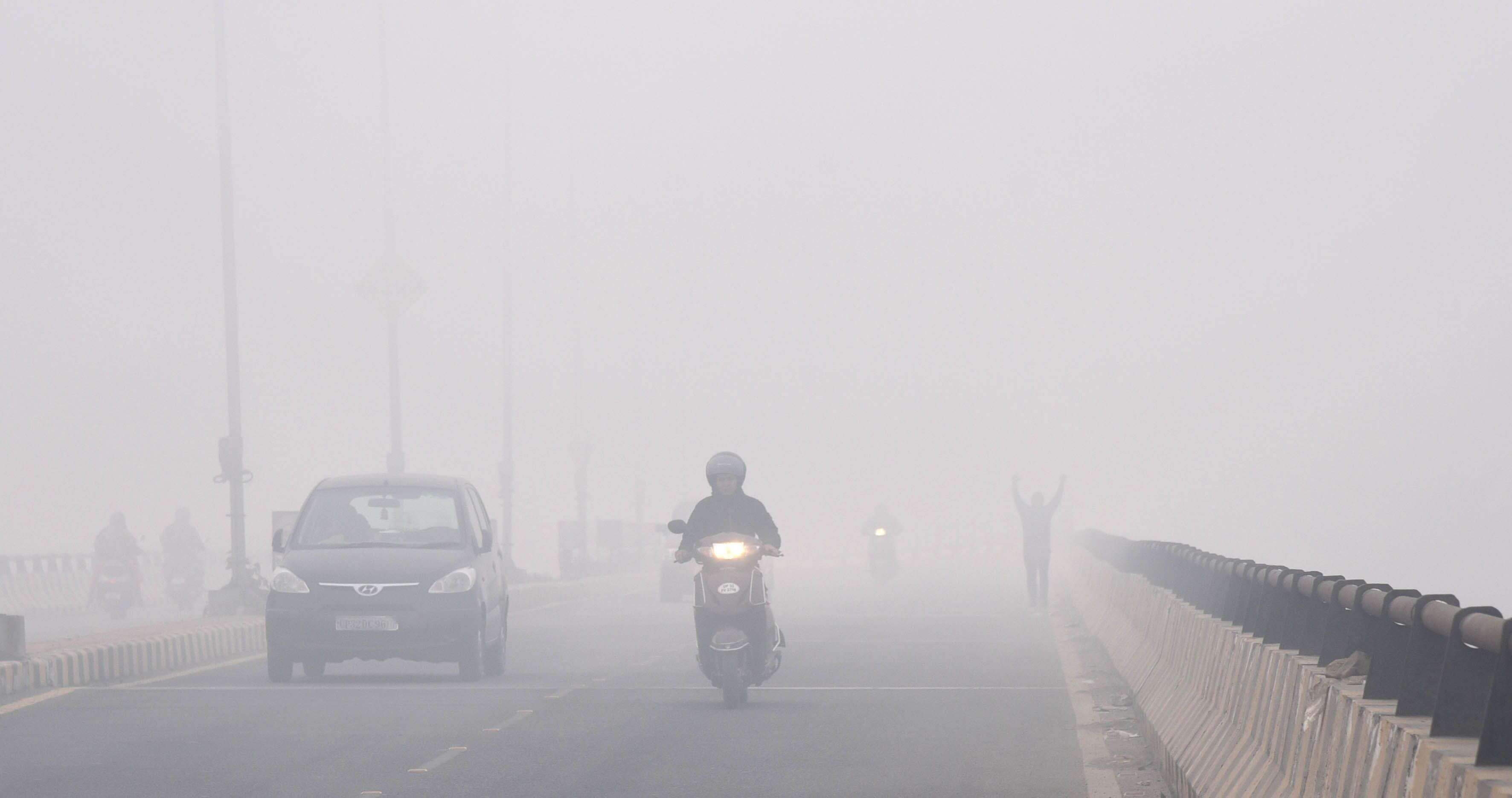 Humidity, wind cause thick fog over Lucknow sky