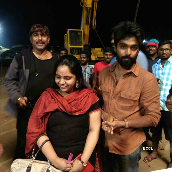 GV Prakash celebrates his wife Saindhavi's birthday in the city ...