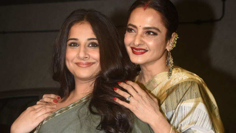 Vidya Balan poses with her idol Rekha at Tumhari Sullu screening