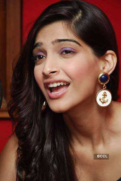 Sonam Kapoor promotes her latest film 'Aisha' at Fever 104 FM studios ...