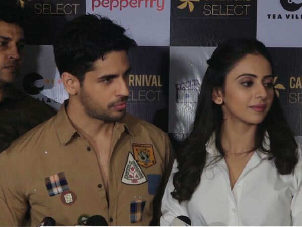 Sidharth malhotra and Rakul Preet Singh captured at an event, Watch ...