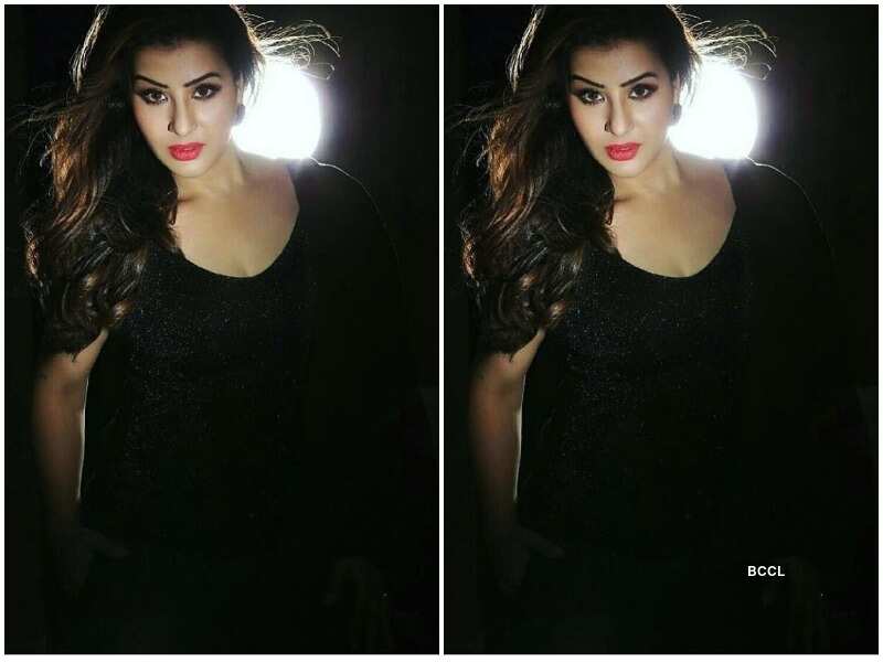 Bigg Boss 11 winner Shilpa Shinde grins from ear to ear as she poses ...