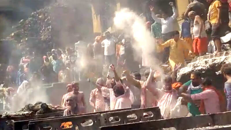 Banaras: Devotees play Holi with ashes from pyre at Manikarnika ghat