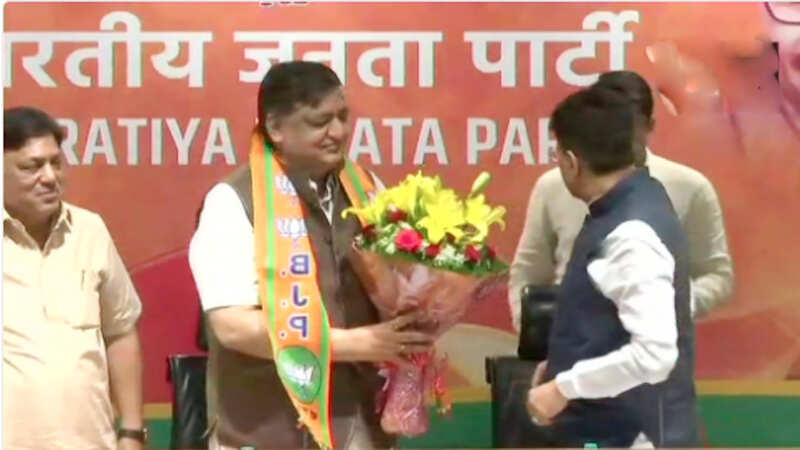 Akhilesh Yadav's close aide Naresh Agrawal joins BJP, thanks PM Modi ...
