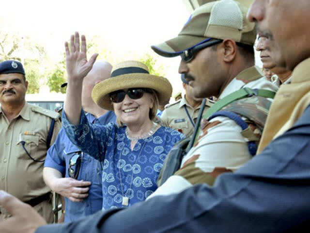 Hillary Clinton suffers hand fracture during her India trip