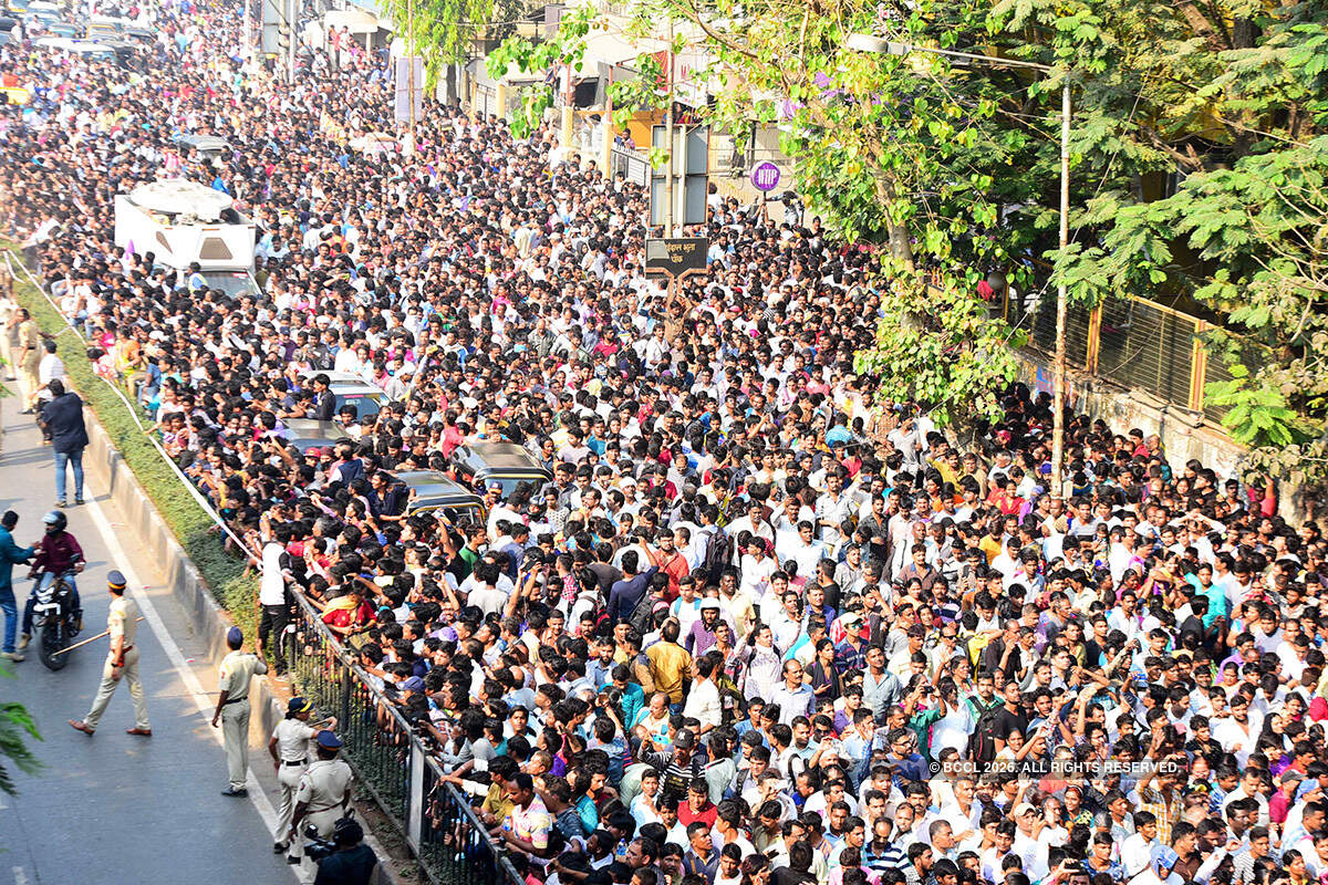 Thousands of Sridevi fans took to streets to pay tribute to the late ...