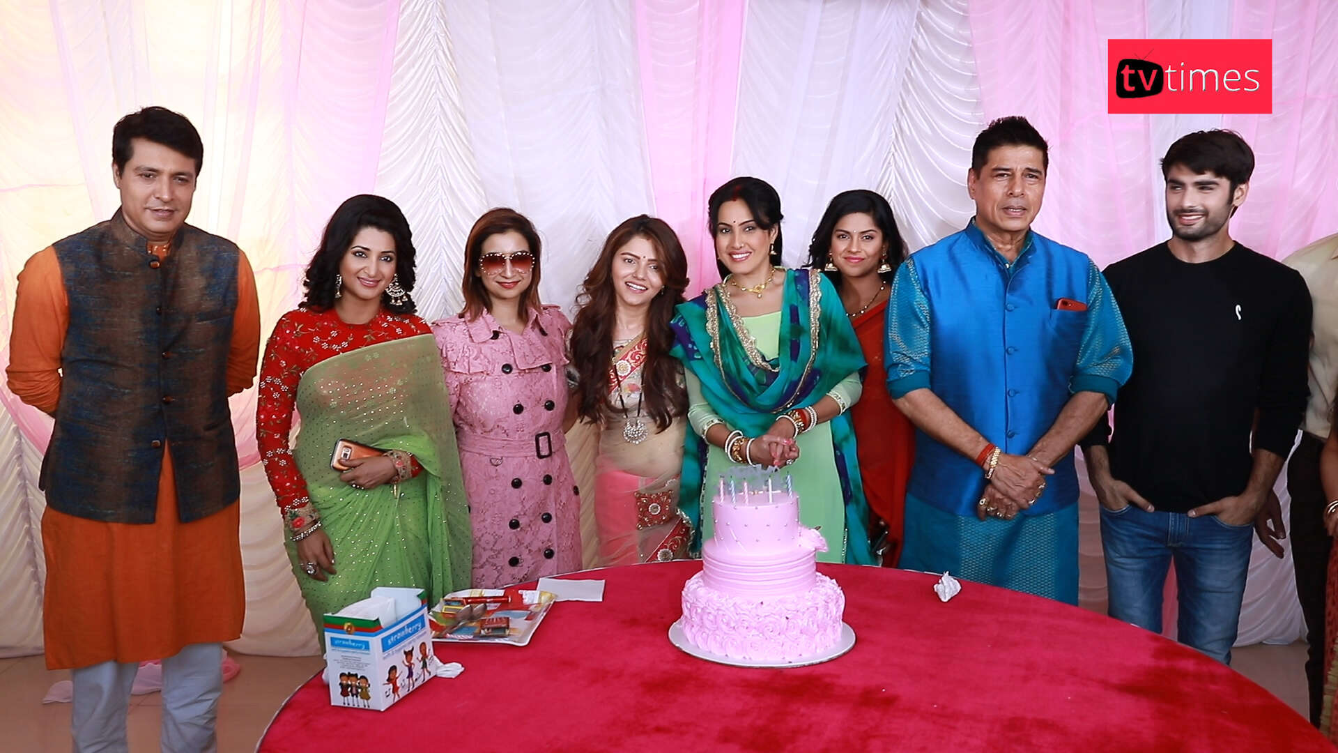 Rashmi Sharma celebrates birthday on the sets of Shakti Astitva Ke ...