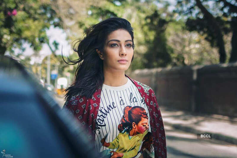 Charu Mehra's Instagram, Twitter & Facebook on IDCrawl