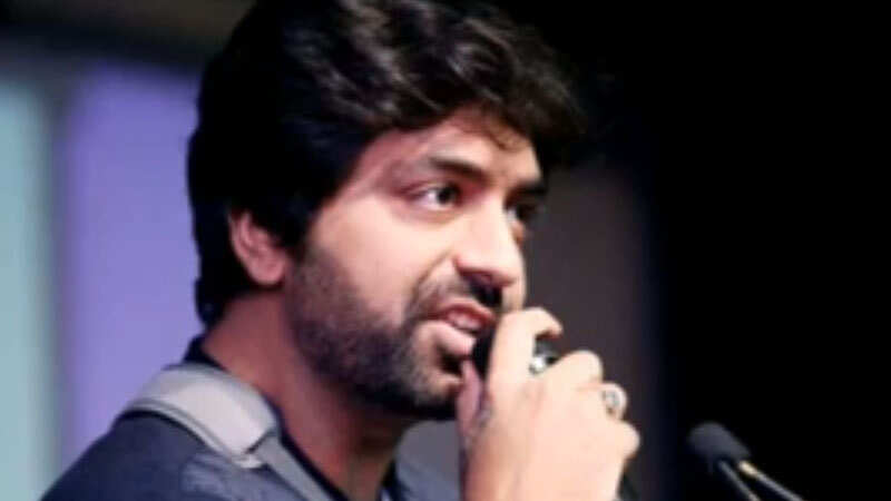 Akhil Sachdeva at JMC: Yahan ki kudiyaan bahut soni hai, yahan perform ...