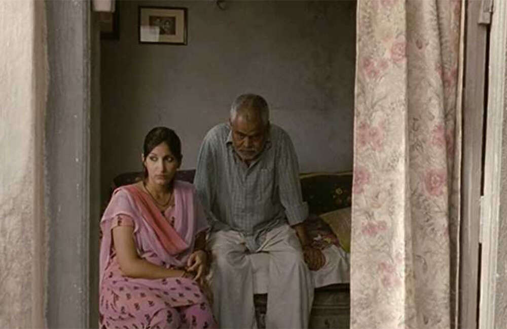 Ankhon Dekhi Movie User Reviews & Ratings | Ankhon Dekhi (2014) | Times ...