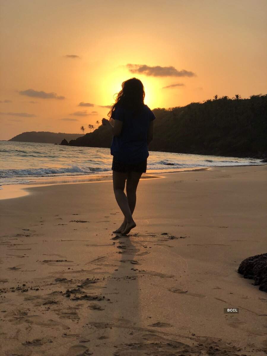 Sun, sand and water for Rashmi ; Actress rings in her 30th birthday ...