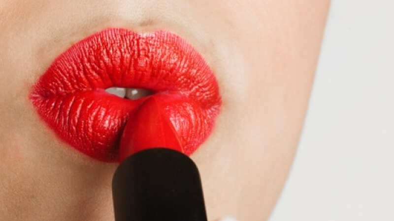 Watch: How to get perfect red lips