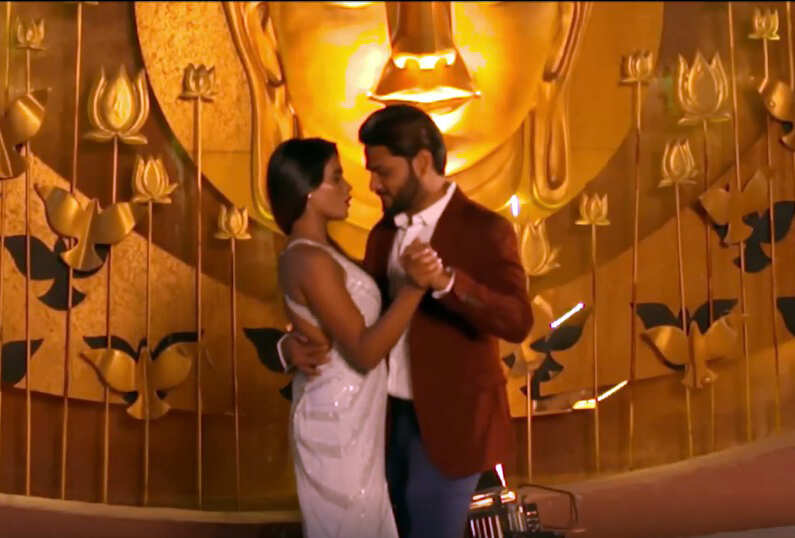 Music video by Manny Verma featuring Shubhra Ghosh Pics | Music video ...