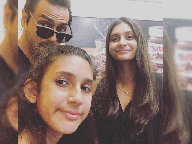 Photo: Arjun Rampal’s day out with his darling daughters Myra and Mahikaa