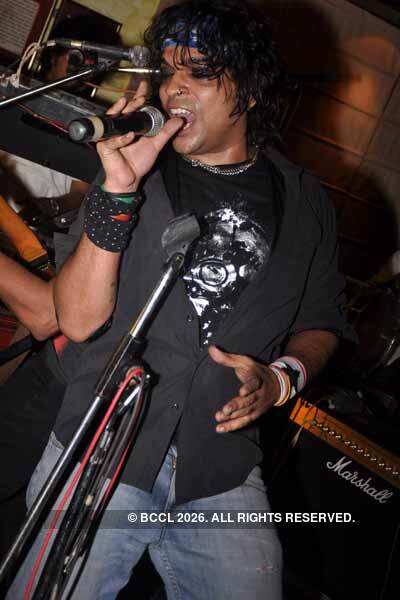 Deepak Nair performs at Turquoise Cottage in Delhi - Photogallery