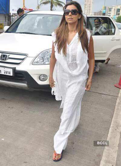 Pinky Reddy at Tanya Deol's dad, Devendra Ahuja's prayer meeting at ...