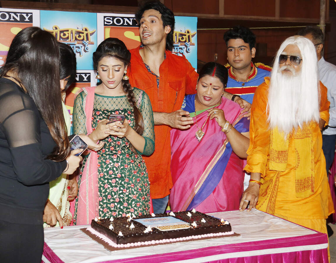‘Jijaji Chhat Per Hain’ cast celebrates completion of 100 episodes- The ...