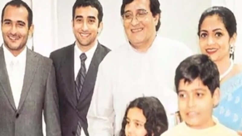 Unknown facts about Vinod Khanna's family