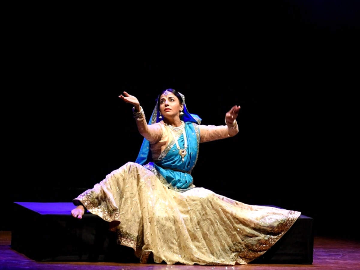 Sharvari Jamenis captivates Puneites with a Kathak performance