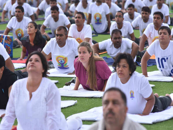 Jaipurites twist and stretch on International Yoga Day