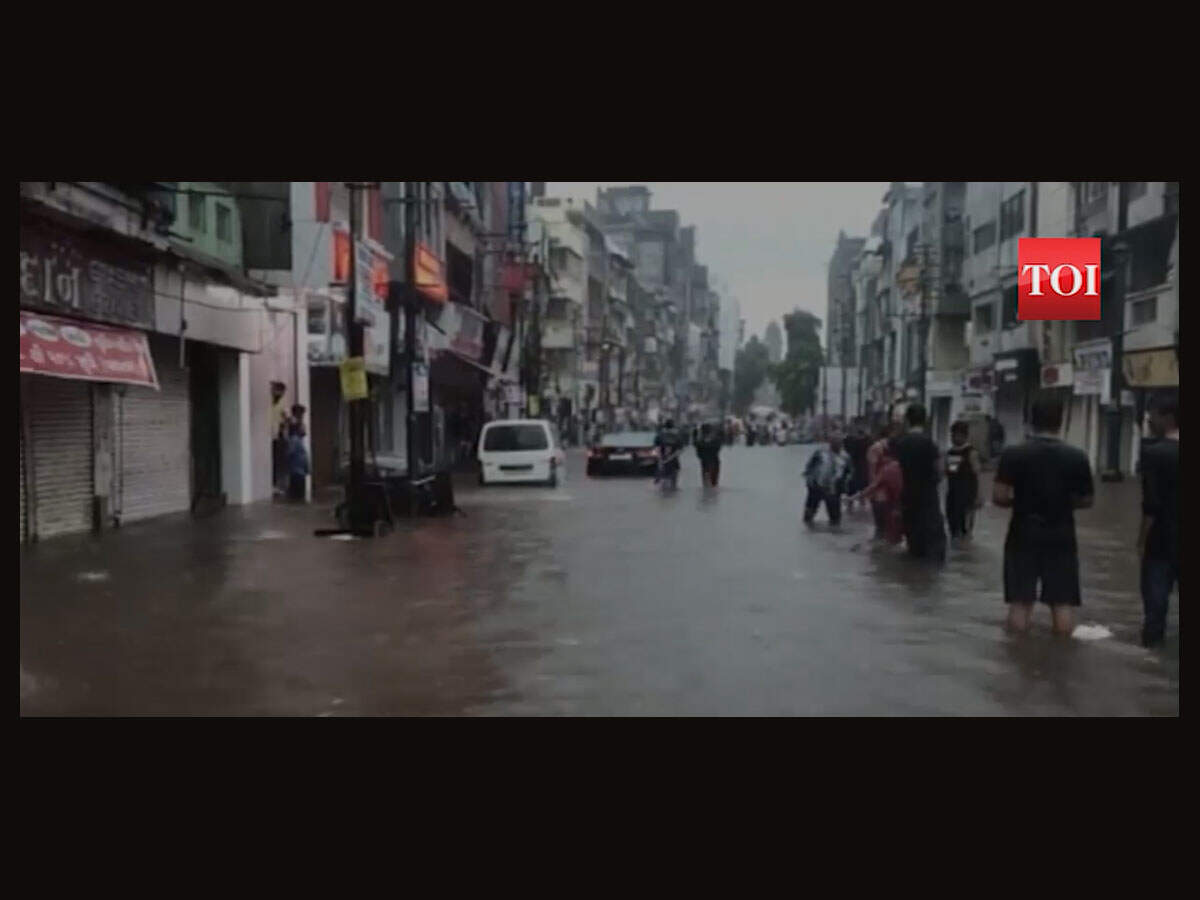 Heavy rains lash Gujarat’s Vadodara, results in water-logging and traffic jams