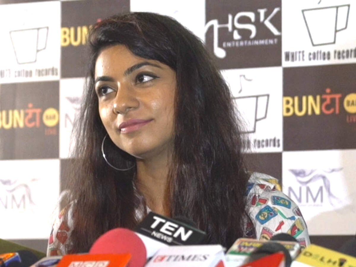 Singer Himani Kapoor opens up on her Bollywood journey so far