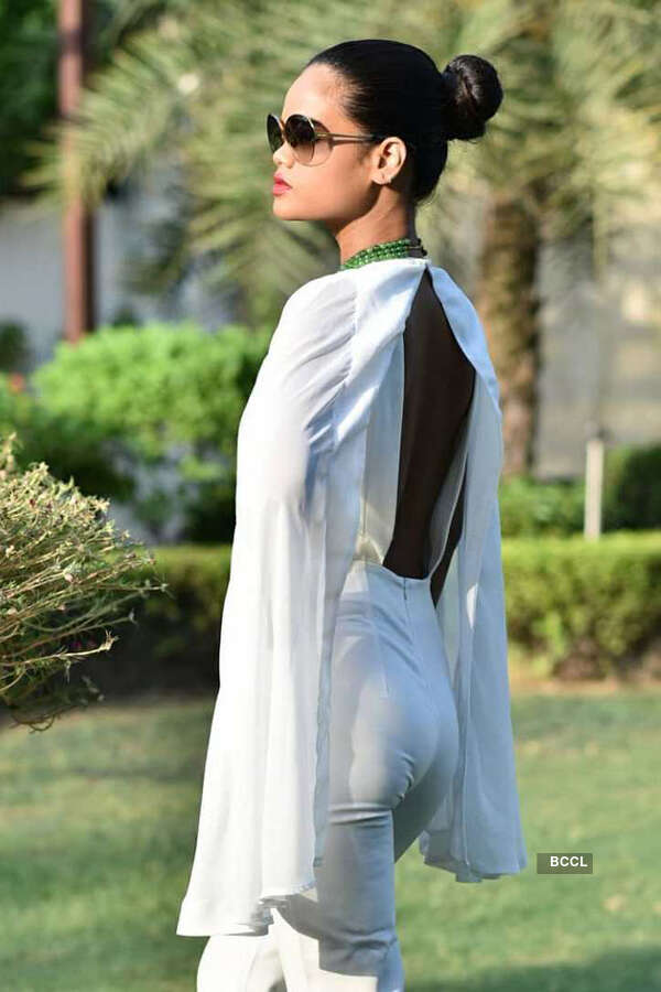 This model has striking resemblance to Rihanna