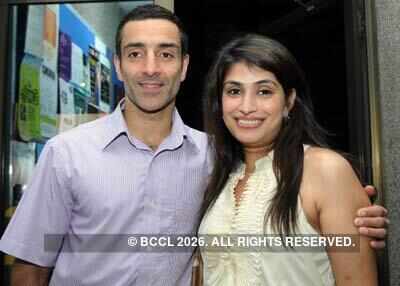 Varun and Pooja Talwar at Surviving Sagas' art exhibition held at ...