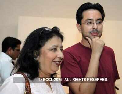 Varun and Pooja Talwar at Surviving Sagas' art exhibition held at ...