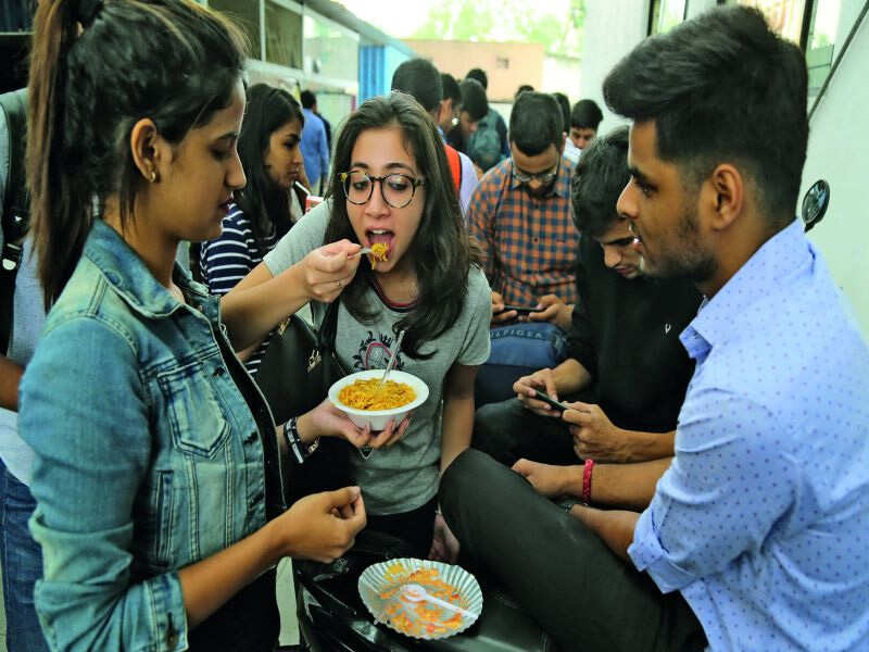 Pocket-friendly, short-eats are a hit among students this monsoon