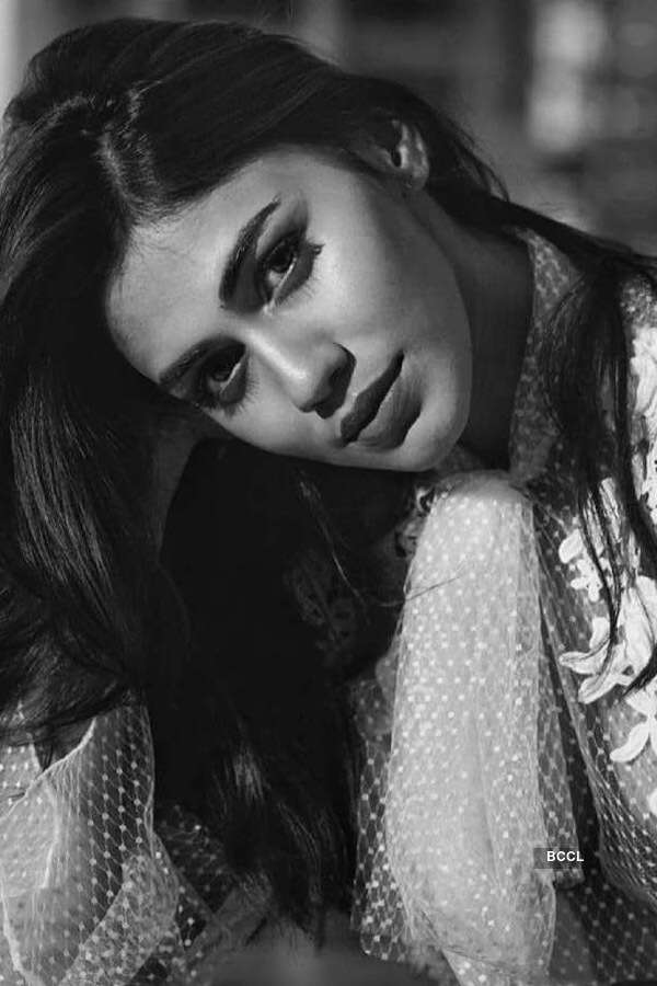 Apeksha Porwal looks beautiful in these clicks