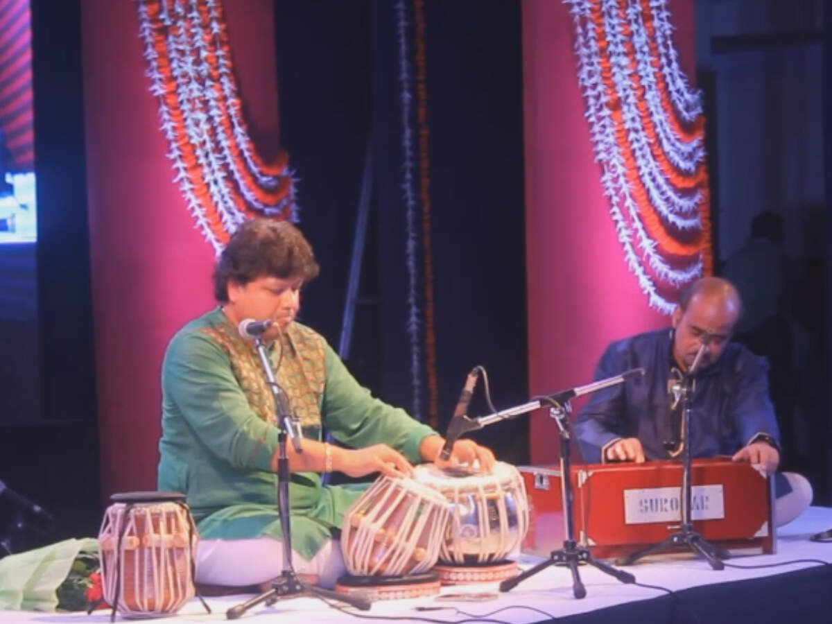 Pandit Subhankar Banerjee’s tabla moves regale the music lovers of Nagpur