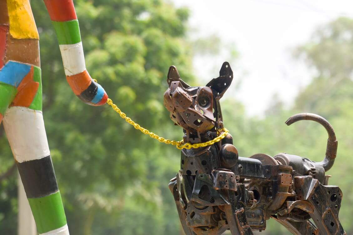 Inspiring! Junk material transformed into beautiful sculptures in Delhi