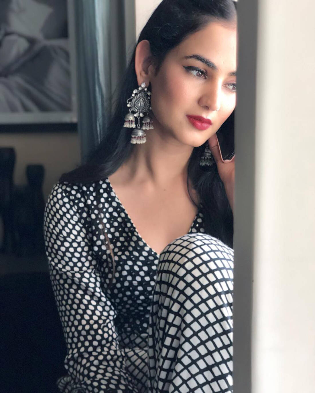 Know more about the multi-talented Bollywood actress Sonal Chauhan Pics ...