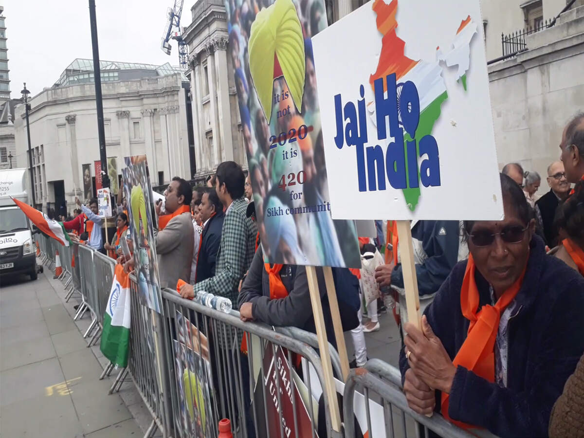 This is how Indian supporters beat Pak-backed Khalistani extremists