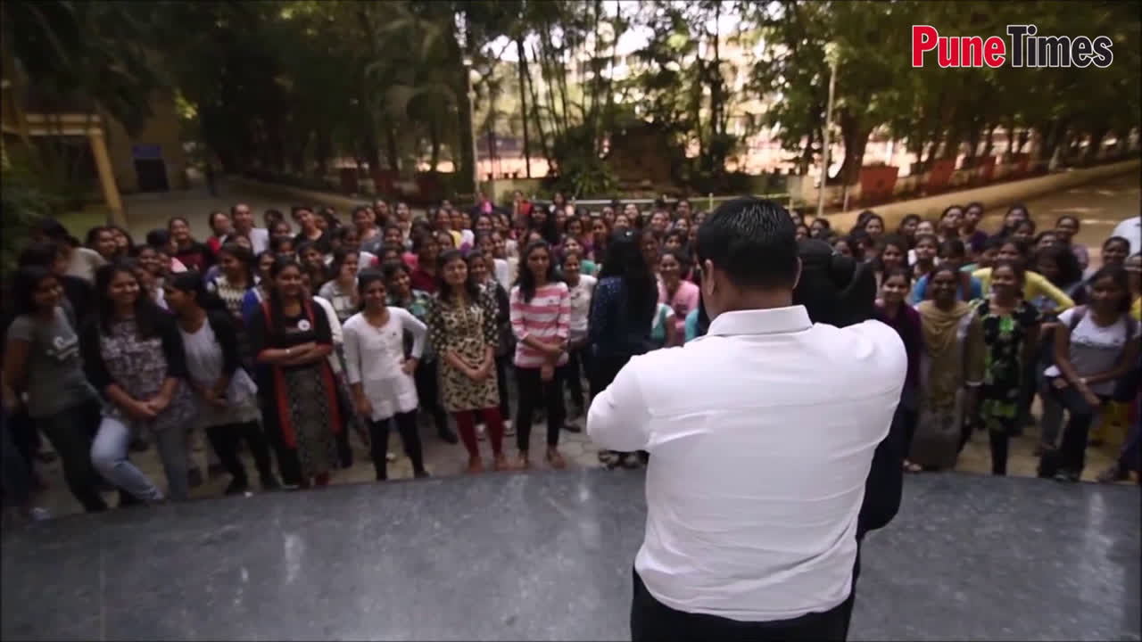 self defence: Modern college students learn self defence technique